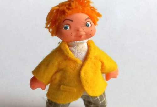 Кукла мальчик в желтом пиджаке игрушка ГДР