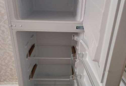 Холодильник Hi почти новый