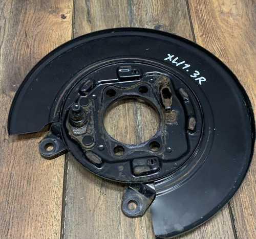 Mitsubishi Outlander XL Щит опорный задний RH