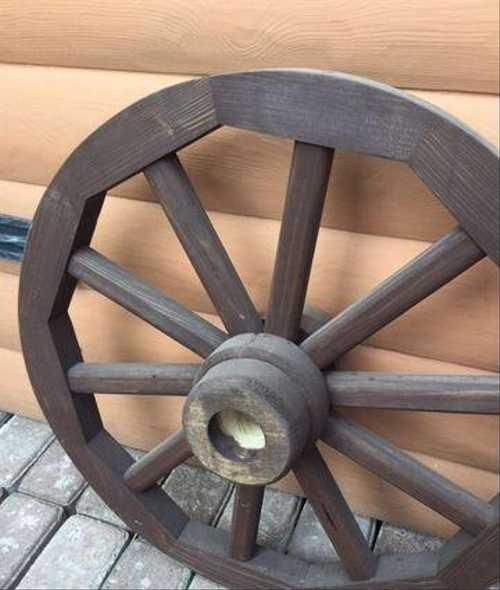 Деревянное колесо для телеги