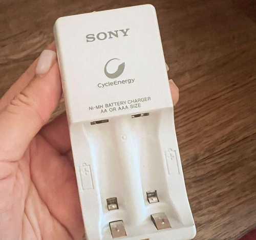 Зарядка для аккумуляторных батареек Sony