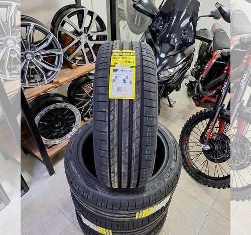 Rotalla Setula S-Race RU01 245/45 R20 103W