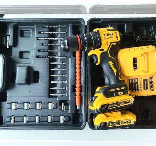 Шуруповерт с битами Dewalt 18V бесщеточный