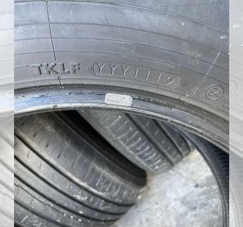 Yokohama BluEarth AE50 SUV 215/65 R17 99