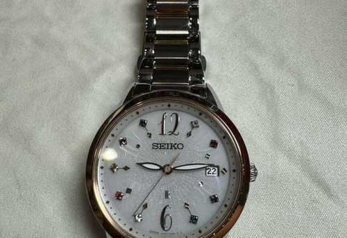 Часы женские Seiko Lukia SUT400J1