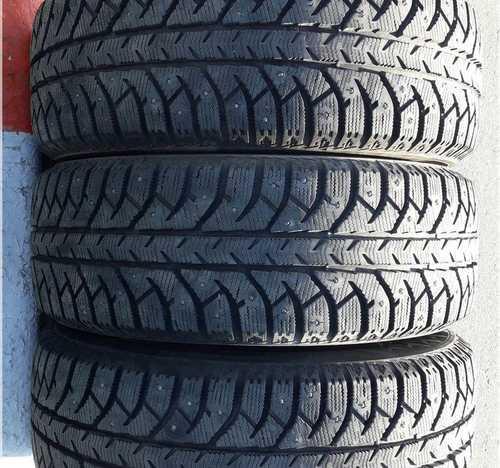 Bridgestone Ice Cruiser 7000 215/60 R16 95T