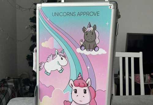 Unicorns approve макияжный набор в чемодане
