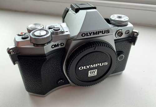 Olympus OM-D E-M5 Mark II (Body) + Рукоятка HLD8G