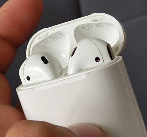 Наушники Apple AirPods