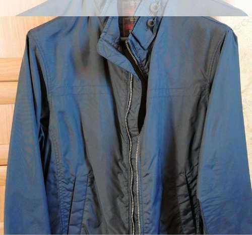 Куртка мужская esprit,50-52 размер