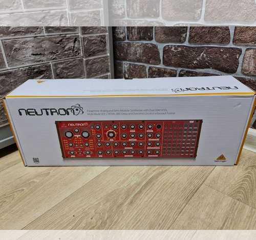 Behringer Neutron аналоговый синтезатор