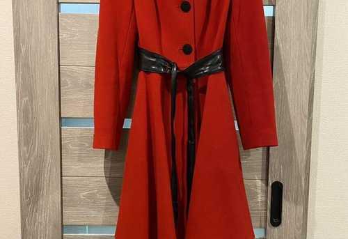 Пальто демисезонное женское 46 размер