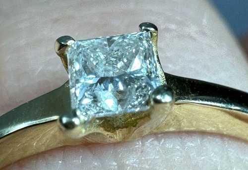 Кольцо желтое золото с бриллиантом "принцесса"