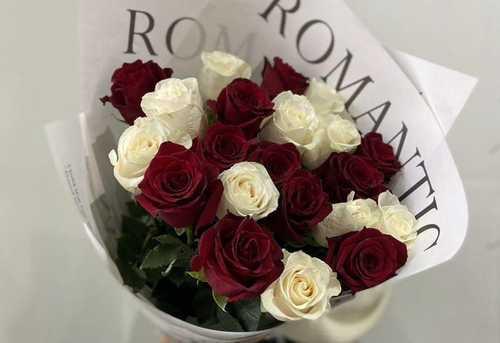 Бело-красный микс из 21 розы Эквадор