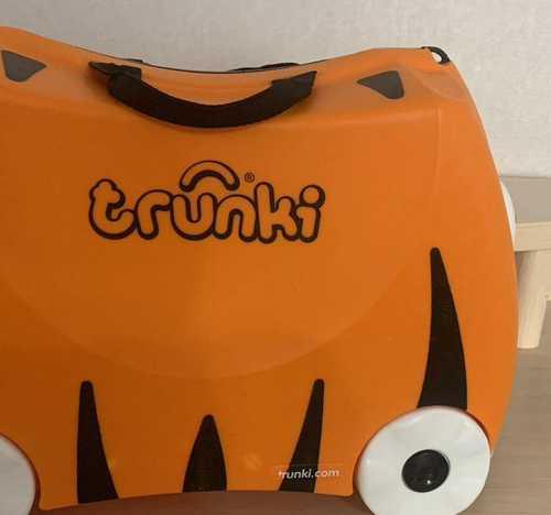 Чемодан каталка trunki