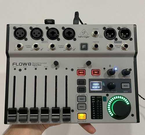 Цифровой микшерный пульт Behringer flow 8