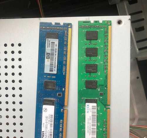 Оперативная памят 4 гига (2 плашки по 2 гига) ddr3
