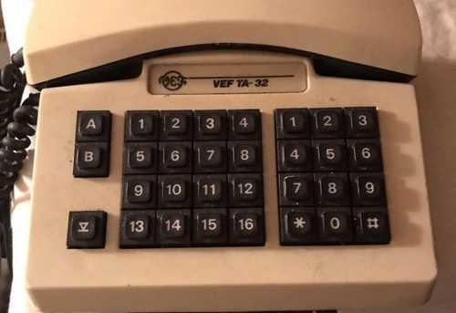 Кнопочный телефон из СССР