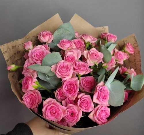 Кустовые розы букет из тюльпанов