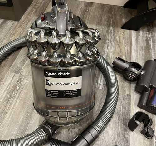 Пылесос dyson cinetic DC52 animal complete