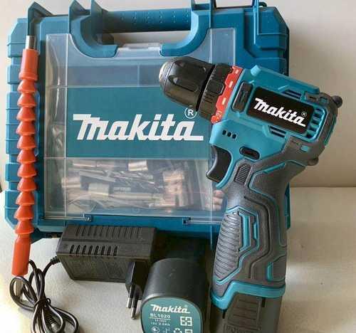 Шуруповерт с битами Makita 18V бесщеточный