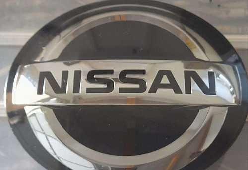Эмблема решетки радиатора Nissan