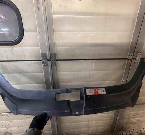 Накладка замка капота Audi q7 4LB