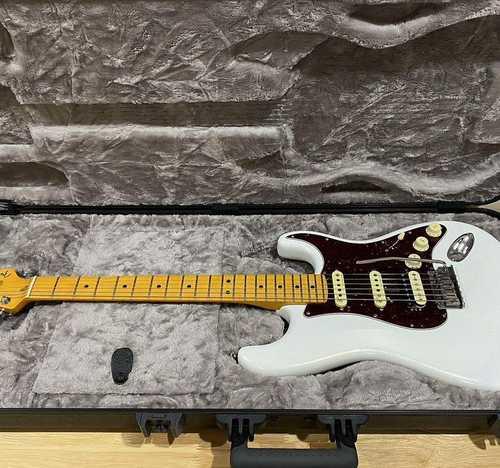 Fender American Ultra Stratocaster HSS Arctic Pear