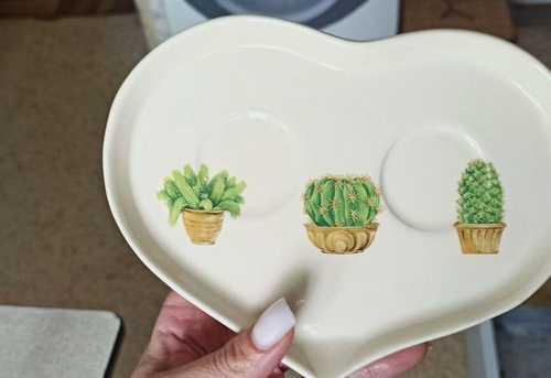 Керамическая тарелка stoneware кактусы сердце