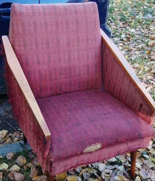Старое кресло советских времён