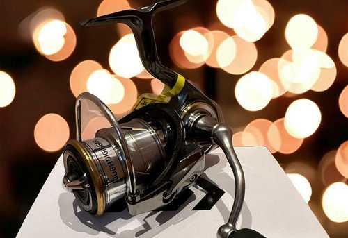 Катушка Daiwa 20 Luvias FC LT 2000S новая