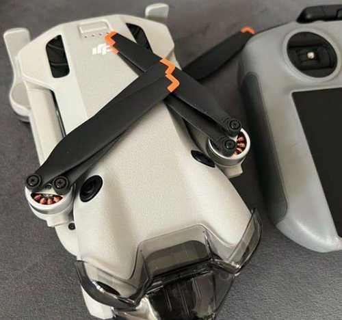 Квадрокоптер DJI MiNi 4 pro fly more combo