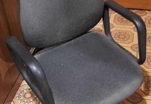 Стул-кресло компьютерный с ножками