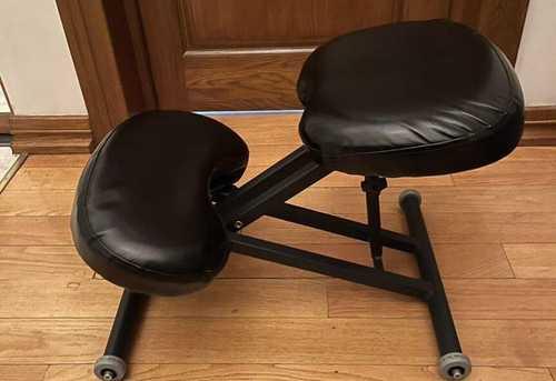Ортопедический стул с коленным упором