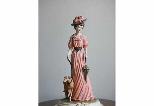 Фарфоровая статуэтка Capodimonte Леди с левреткой