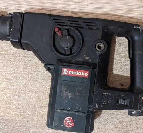 Перфоратор makita. Пила Bosch. На запчасти