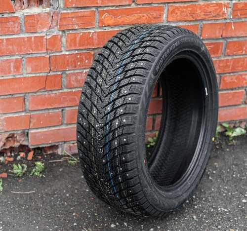 Zmax Winternova Stud II 245/40 R20 99T