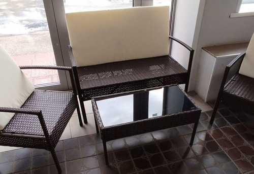 Комплект стол и стулья из ротанга