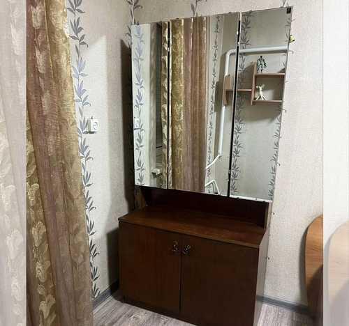 В связи с переездом продам третья