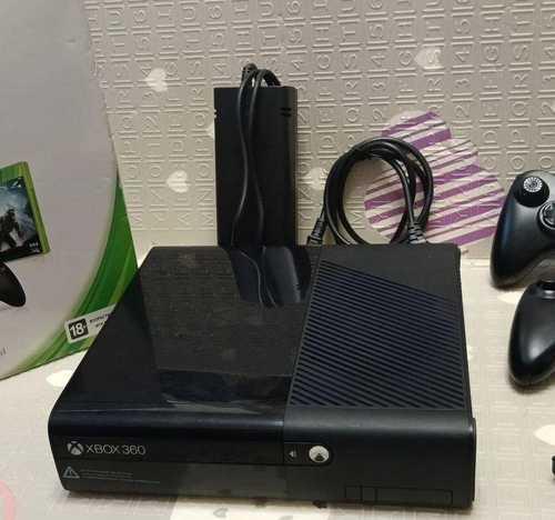 Xbox 360 Е freeboot 320 Gb   2 геймпада