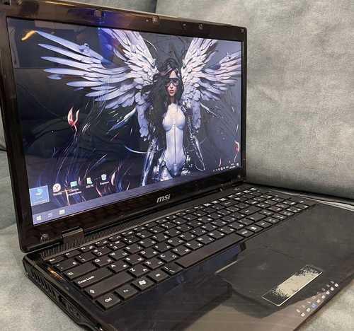 Ноутбук MSI на i3\ 4Гб\HHD 500