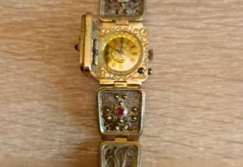 Женские часы Чайка, браслет-скань, вставки-рубины