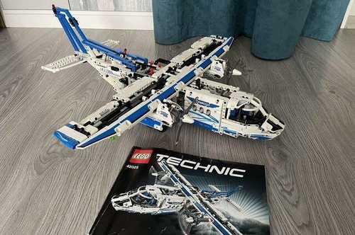 Lego Technic самолет