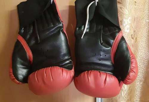 Боксерские перчатки Viking 12