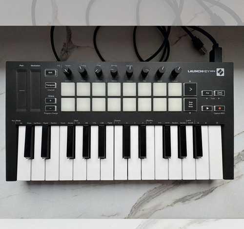 Midi клавиатура Novation Launchkey Mini MK3