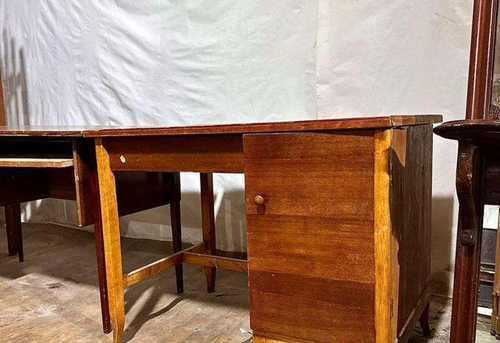 Винтажный,старинный письменный стол