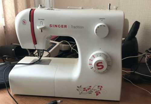 Швейная машина Singer