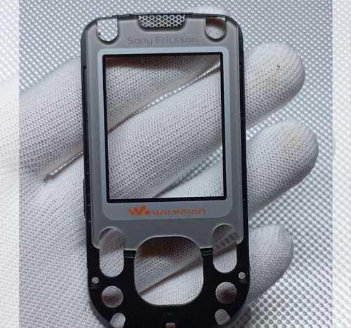 Sony Ericsson W600i. Передняя панель. Оригинал