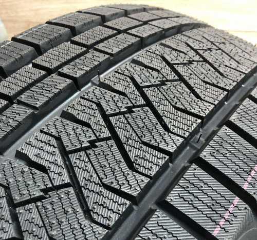 Triangle Snowlink TWT02 225/55 R18