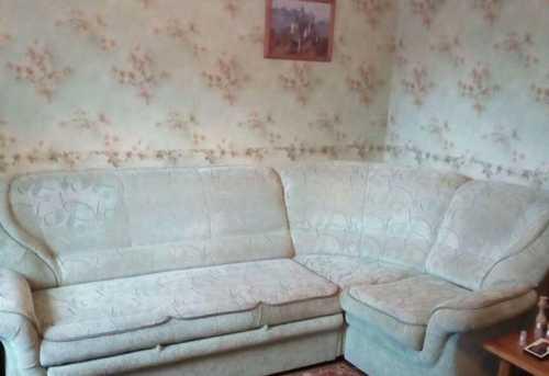 Продаю угловой диван в очень хорошем состоянии